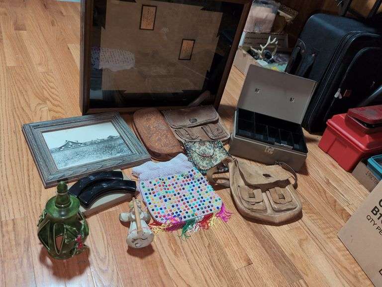 DISPLAY FRAME, PICTURE, PURSES, LEATHER BAGS, CHANGE BOX, HANDLES, ETC ...