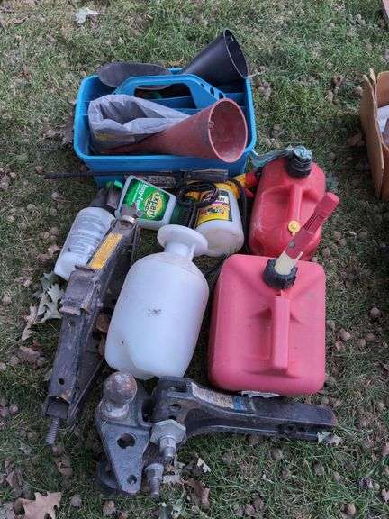 (OUT) HITCH, JACK, FUEL CANS, FUNNELS, SPRAYERS, ETC... - Isabell Auction
