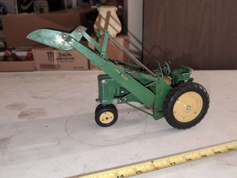 (L) VINTAGE JOHN DEERE METAL TRACTOR WITH LOADER ATTACHMENT - Isabell ...