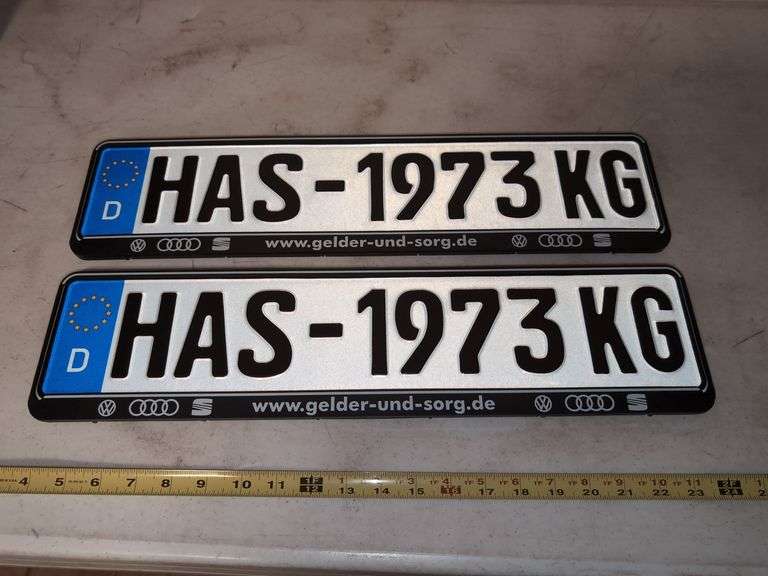 (K) PAIR OF METAL GERMANY LICENSE PLATES - Isabell Auction