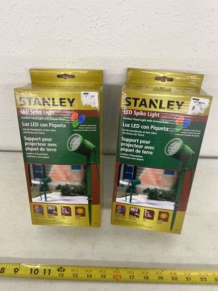 (2) STANLEY LED SPIKE LIGHTS - Isabell Auction