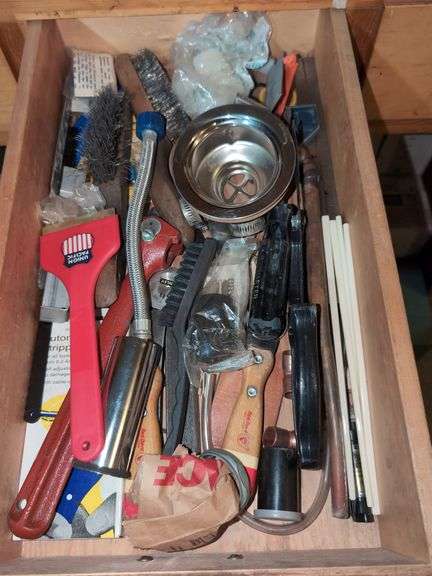 (G) ASST'D SCRAPERS, SQUARE, WIRE BRUSHES, SUPPLIES, ETC... - Isabell ...