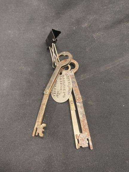 ASSORTED VINTAGE FOLDING SKELETON KEYS - Isabell Auction