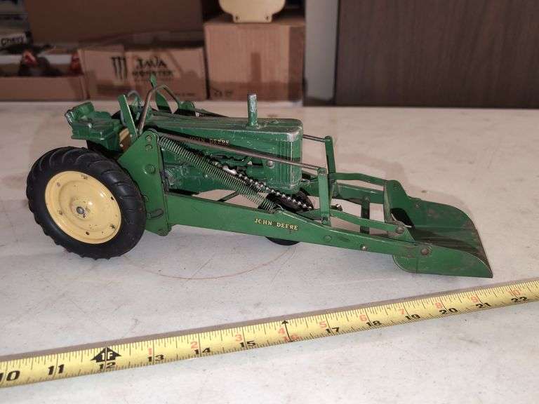 (L) VINTAGE JOHN DEERE METAL TRACTOR WITH LOADER ATTACHMENT - Isabell ...