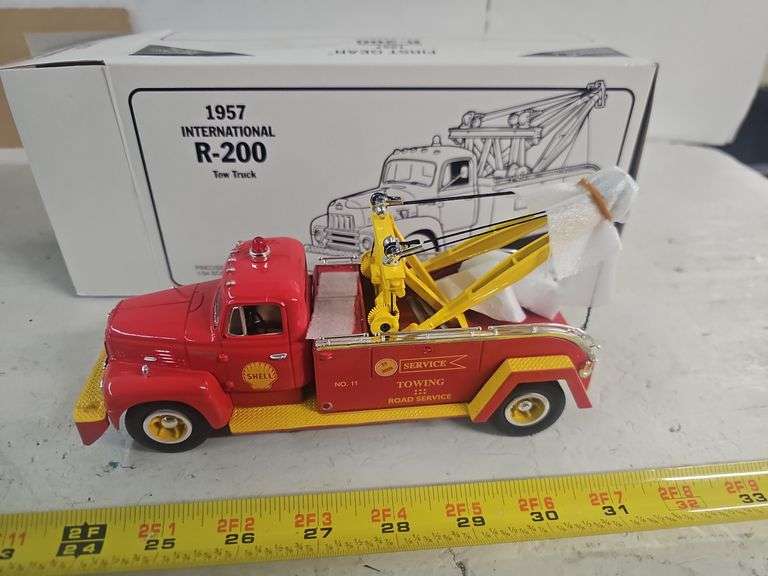FIRST GEAR INTERNATIONAL R-200 TOW TRUCK -SHELL - Isabell Auction