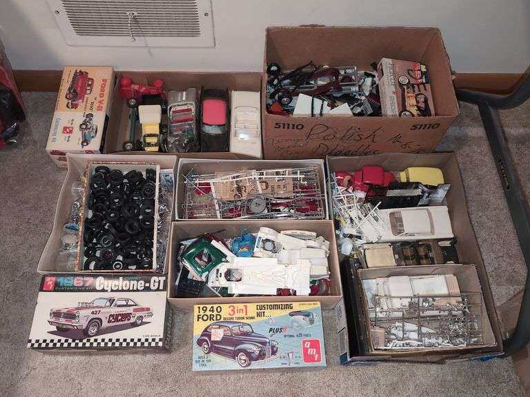 (L) LOT OF ASST'D MODEL KIT PARTS & BOXES - Isabell Auction