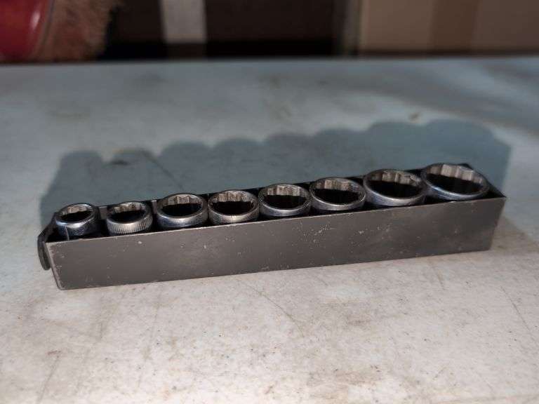 (G) 8-PC. CRAFTSMAN 3/8"-DR. 12-PT. SOCKET SET (METRIC) - Isabell Auction