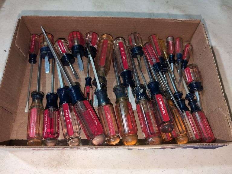 (G) ASST'D CRAFTSMAN STRAIGHT HEAD SCREWDRIVERS - Isabell Auction