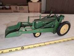 (L) VINTAGE JOHN DEERE METAL TRACTOR WITH LOADER ATTACHMENT - Isabell ...