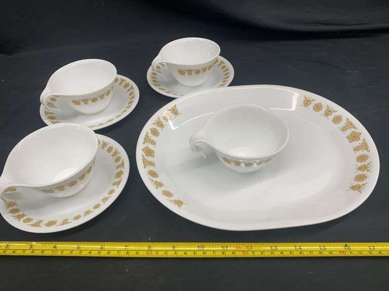 CORELLE DISH SET - Isabell Auction