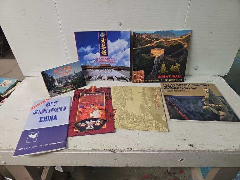 ASSORTED CHINESE MAPS, PICTURES, AND BOOKS - Isabell Auction