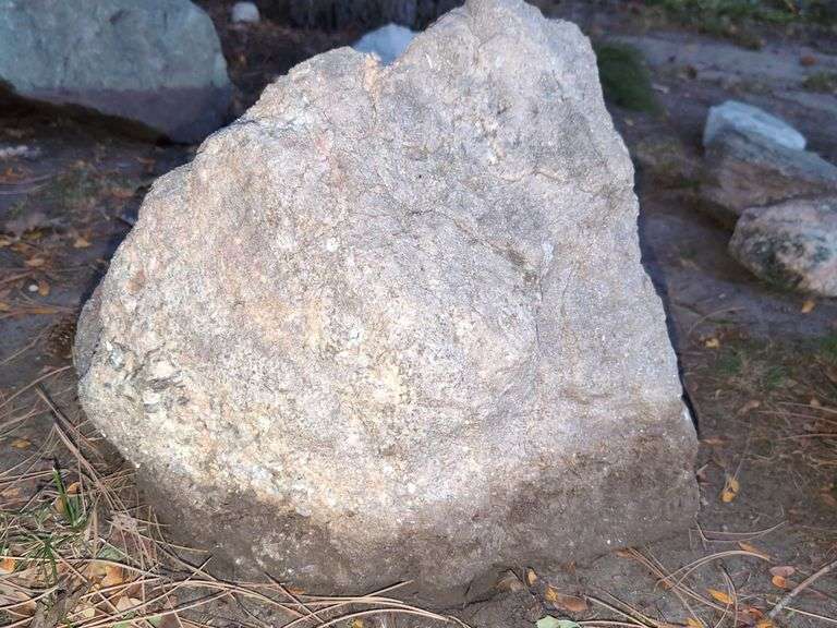 (OUT) RUBY SPAR MICA ROCK (12" X 17" X 20") - Isabell Auction