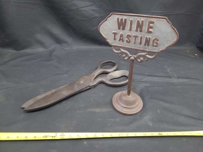METAL WINE TASTING SIGN AND SICCORS WALL HANGING - Isabell Auction