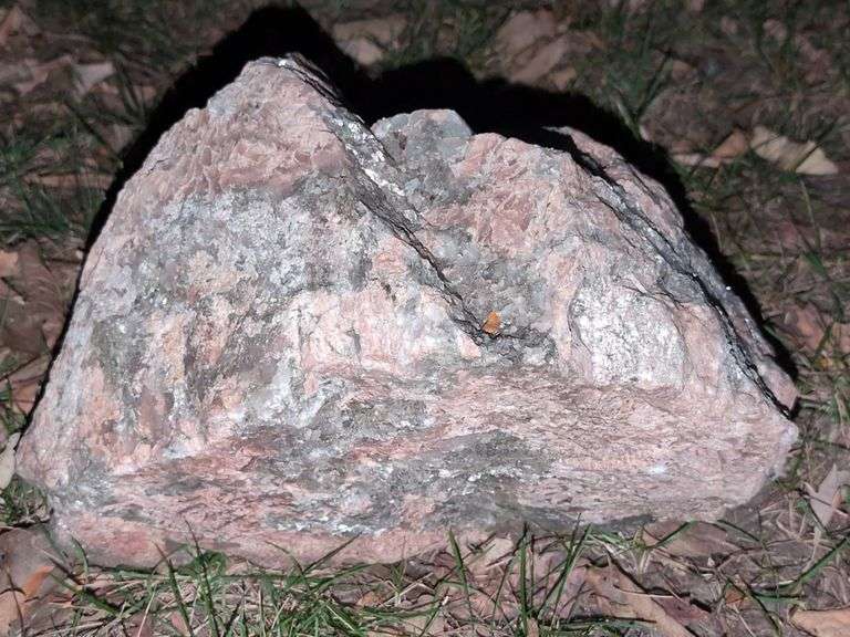 (OUT) RUBY SPAR MICA ROCK (9" X 11" X 14") - Isabell Auction