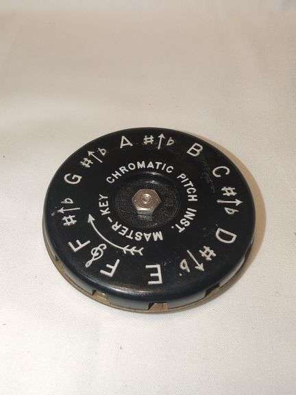 (T) VINTAGE METAL CHROMATIC PITCH INSTRUMENT - Isabell Auction