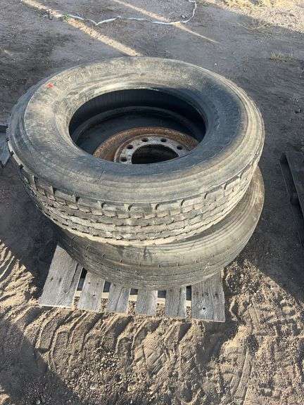 (ES)(2) 295/75R22.5 SIMI TIRES ONE WITH RIM - Isabell Auction