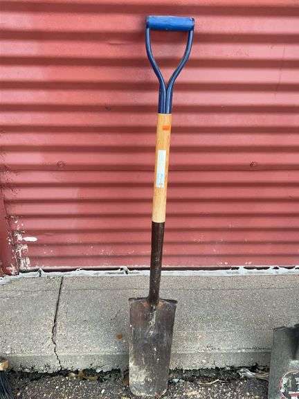 (ES) D HANDLE TILE SPADE - Isabell Auction