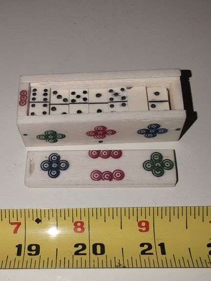 (LR) VINTAGE MINIATURE DOMINO SET - Isabell Auction