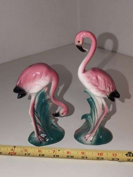 (LR) PAIR OF VINTAGE PORCELAIN FLAMINGO FIGURINES - Isabell Auction
