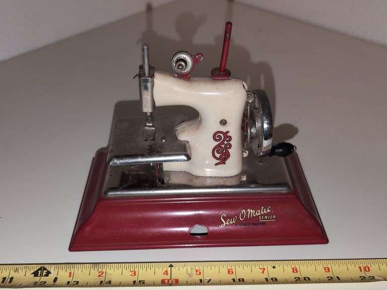 (LR) VINTAGE SEW-O-MATIC SENIOR METAL HAND TURN TOY SEWING MACHINE ...