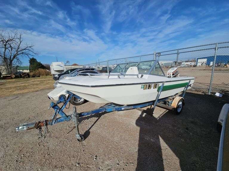 (OB) 1978 BEE-CRAFT 15 FT BOAT W/ JOHNSON 50 HP MOTOR & TRAILER (RUNS ...