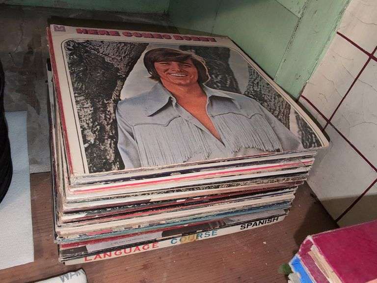 (BASE) ASST'D VINTAGE RECORD ALBUMS - Isabell Auction