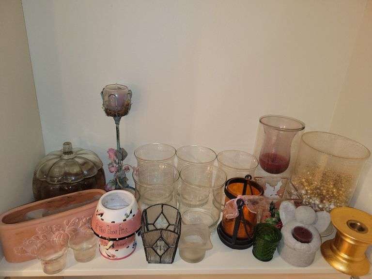 (MBA) LOT OF ASSORTED GLASS DECORATIVE CANDLE HOLDERS - Isabell Auction