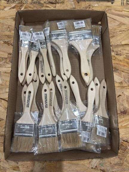 ASSORTED CHIP BRUSHES - Isabell Auction
