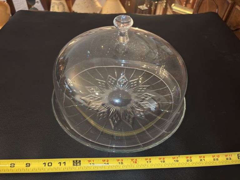 (DR) COVERED GLASS CAKE PLATE - Isabell Auction