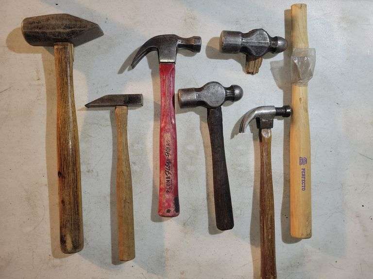 LOT OF ASSORTED HAMMERS - Isabell Auction
