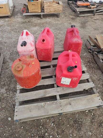 (OUT) ASSORTED FUEL CANS - Isabell Auction