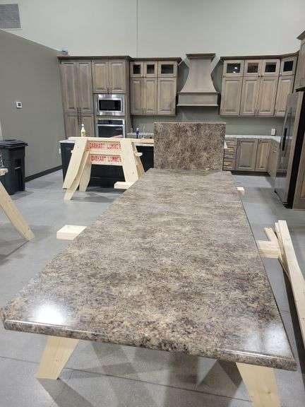 2-PIECE FORMICA COUNTERTOP (31"X54") & (37.5"X 109") - Isabell Auction