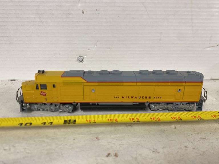 HO SCALE THE MILWAUKEE ROAD LOCOMOTIVE - Isabell Auction