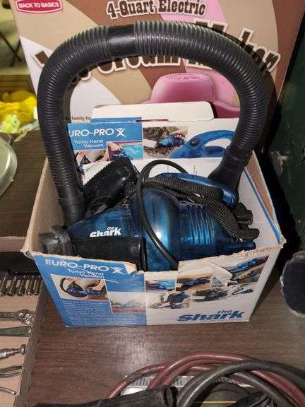 (G) SHARK EURO PRO TURBO HAND VACUUM - Isabell Auction