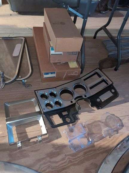 (UP) (3) ASST'D GM. PARTS WITH BOXES - Isabell Auction