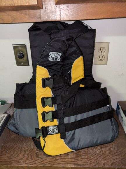 (G) LIFE JACKET (ADULT 4X - 6X) - Isabell Auction