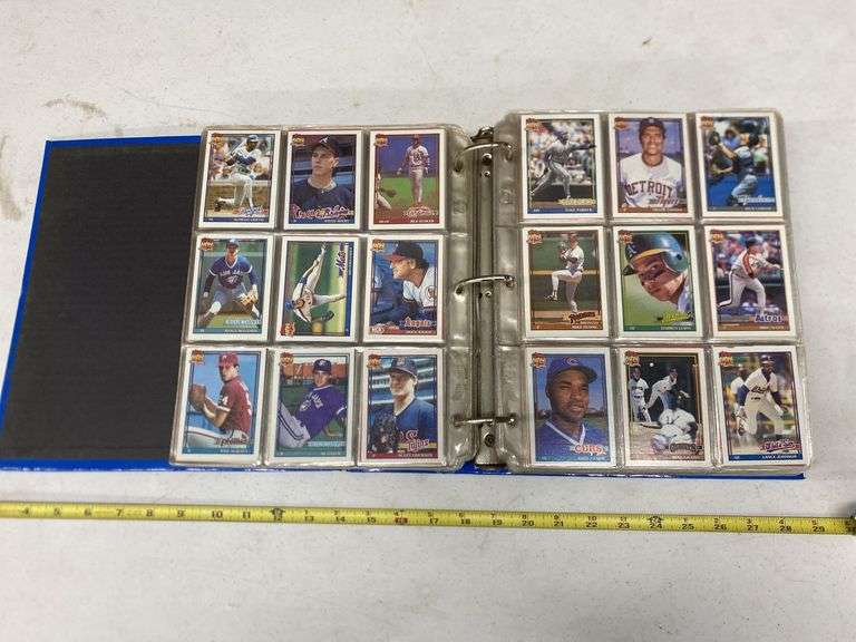 ASSORTED BASEBALL CARDS IN ALBUM - Isabell Auction