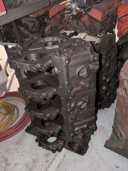 CHEVROLET 454 ENGINE BLOCK WITH HEADS - Isabell Auction