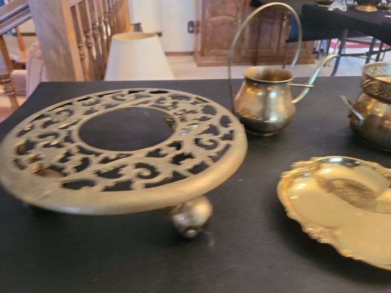 (DR) BRASS ROLLING PLANT STAND, KETTLE, POTS, PLATE, BELL - Isabell Auction