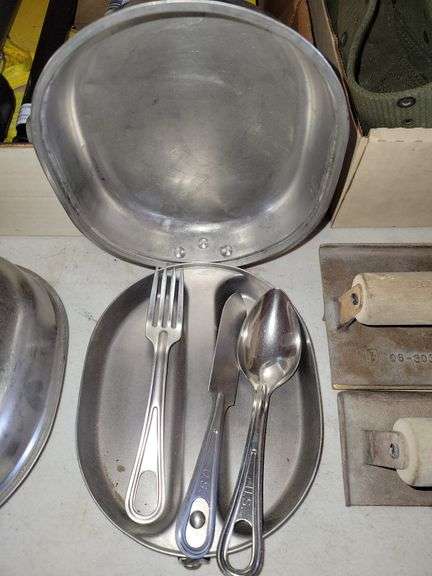 (UP) MILITARY MESS KIT W/ UTENSILS - Isabell Auction