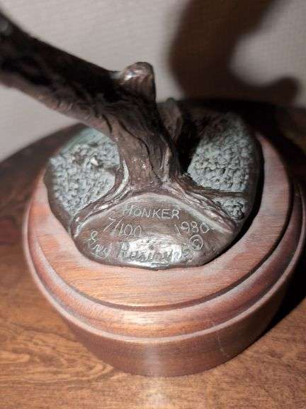 (DEN) "HONKER" BY GREG RUSINYAK BRONZE SCULPTURE (7/100) - Isabell Auction