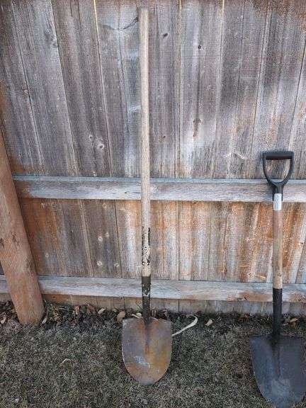 (OUT) SPADE POINT SHOVEL - Isabell Auction