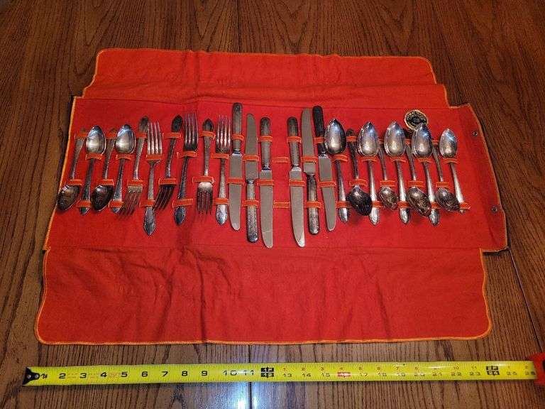 ASSORTED SILVERWARE IN TARNISH FREE CASE - Isabell Auction