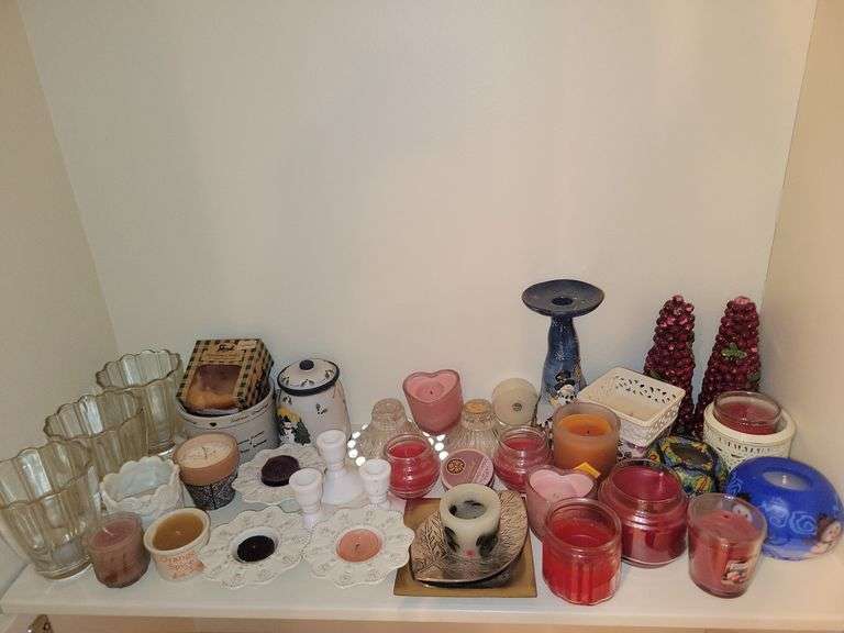 (MBA) LOT OF ASSORTED DECORATIVE CANDLE HOLDERS, CANDLES (USED), ETC. - Isabell Auction