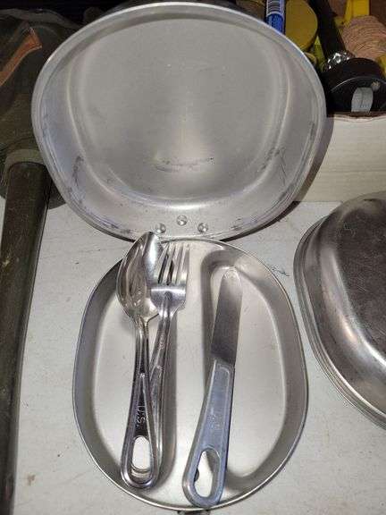(UP) MILITARY MESS KIT W/ UTENSILS - Isabell Auction