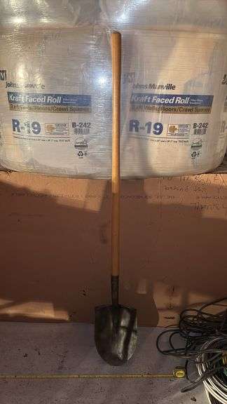 SPADE POINT SHOVEL - Isabell Auction