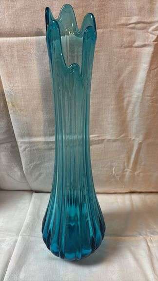 (K) 22” T BLUE MANGANESE GLASS VASE - Isabell Auction