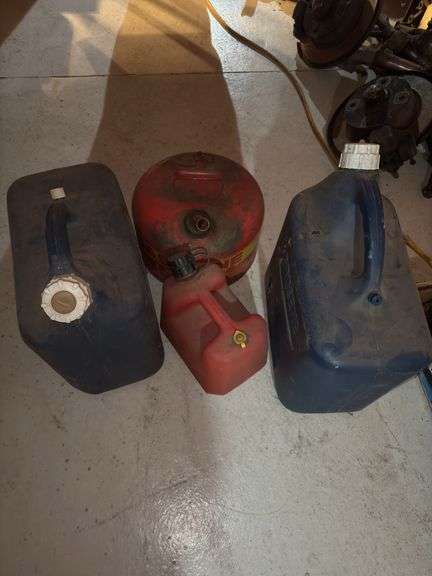 4-CT. ASSORTED GAS CANS - Isabell Auction