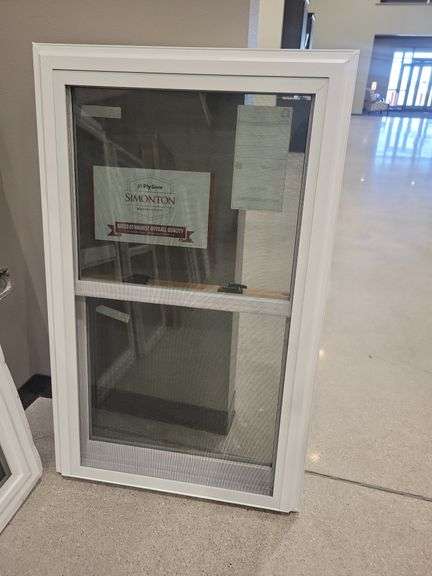 SIMONTON DOUBLE HUNG VINYL WINDOW (28"X47") - Isabell Auction