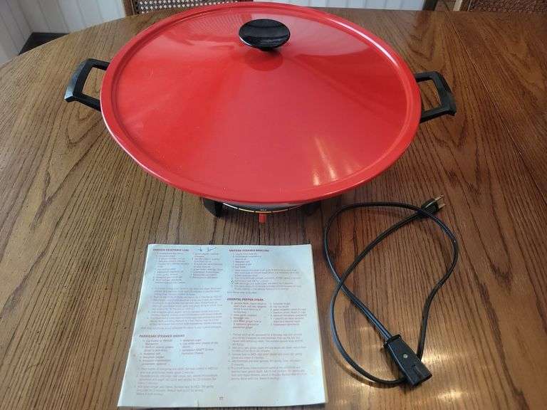 WEST BEND ELECTRIC WOK W/RECIPE BOOK - Isabell Auction